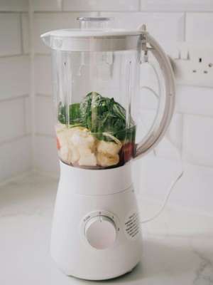 How Does a Blender Work? - Blender Adviser